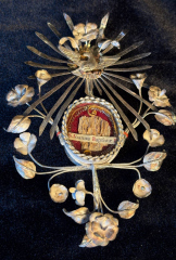 Amazing Pure silver Reliquary with the image of the Holy Spirit with ...