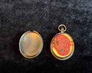 Relic of the Veil of the Blessed Virgin Mary (Ex Velo B. Mariae Virginis)